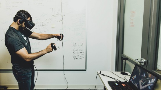 Video game experience or gender may improve VR learning, study finds ...