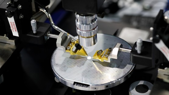 Programmable optical chip merges photons to change color | Cornell ...